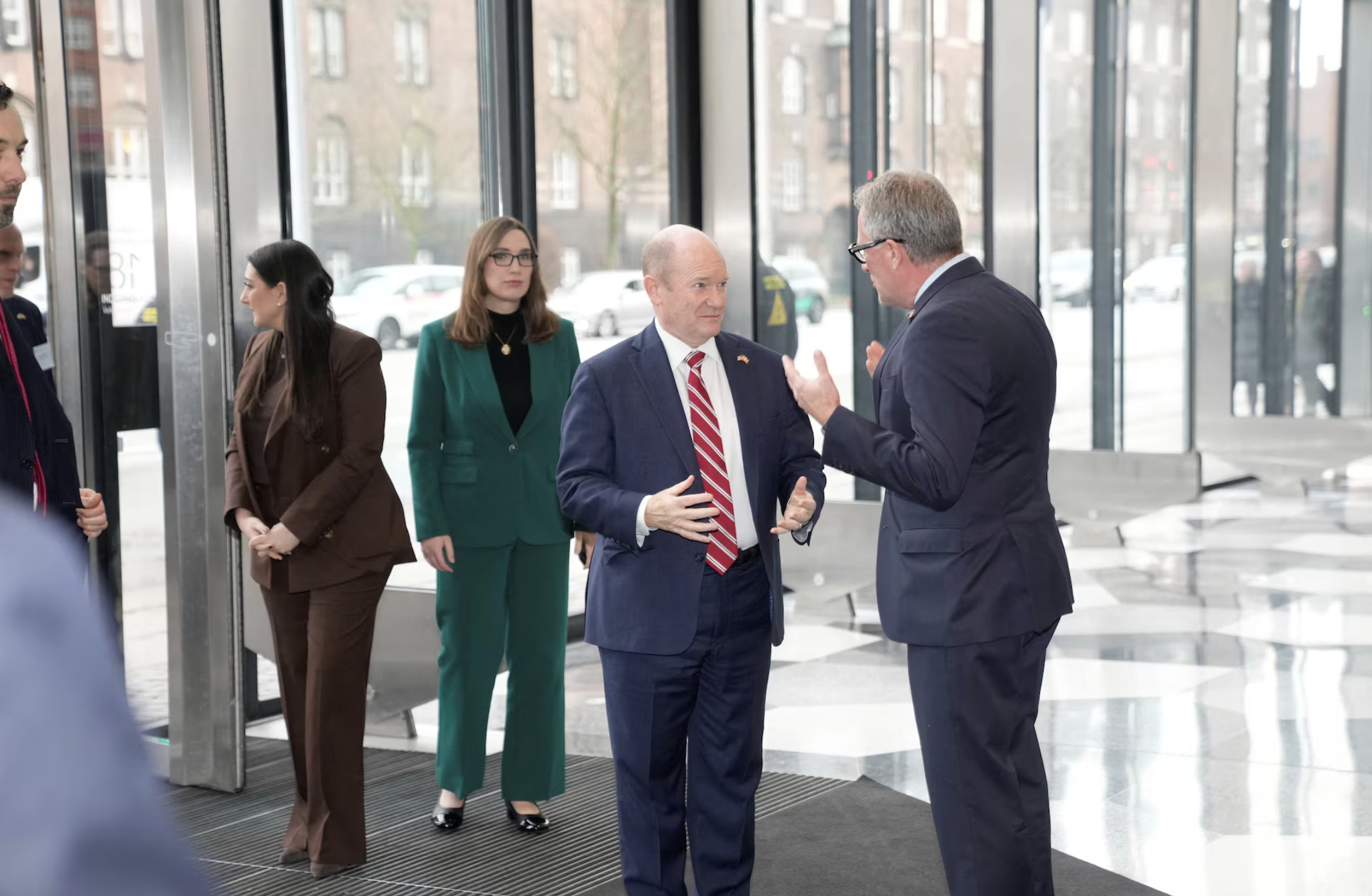 Een bipartijdige Amerikaanse delegatie bezoekt Denemarken na Trumps ...