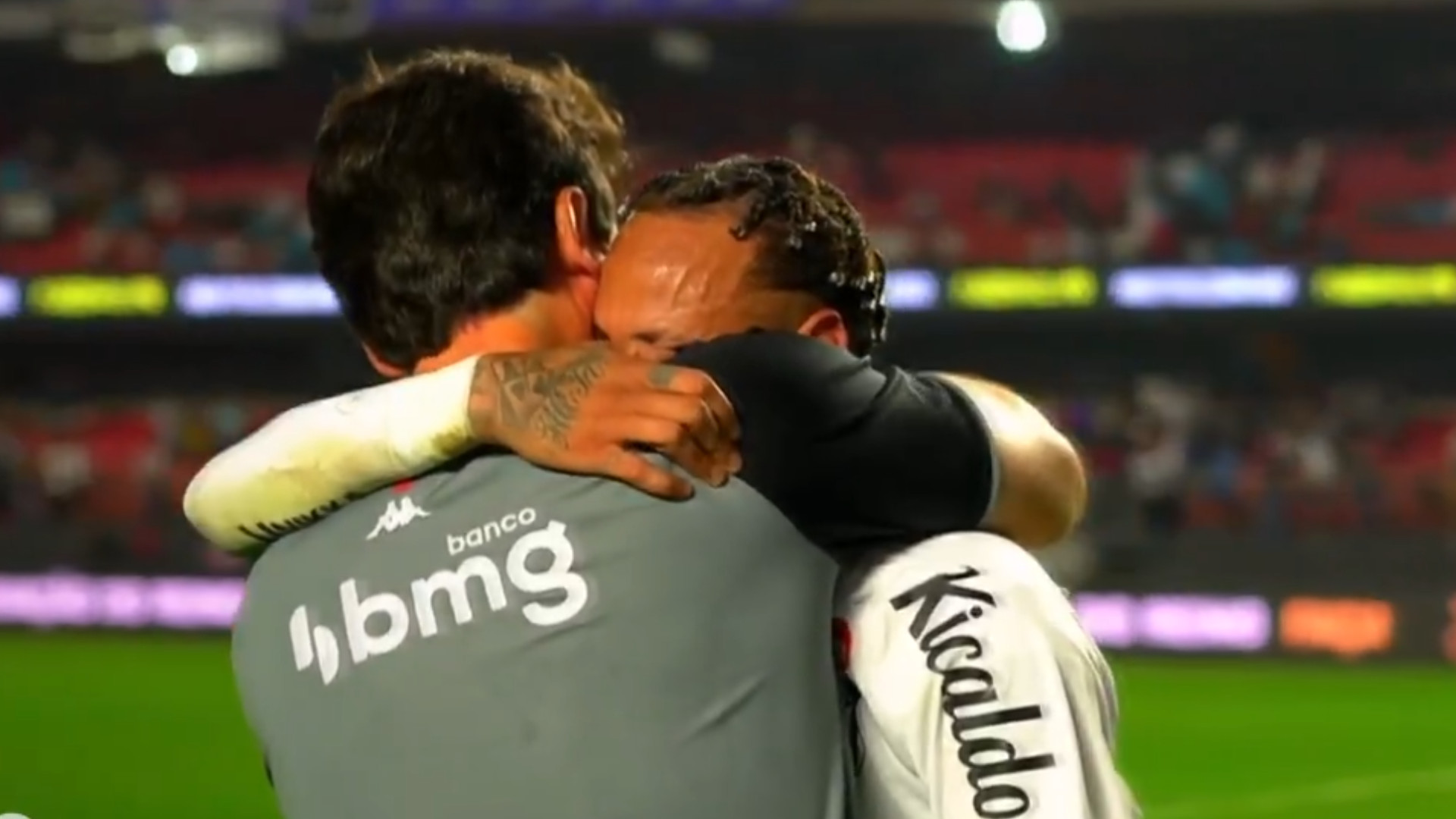 Neymar in tranen als Santos thuis met 6-0 verliest en fans hem letterlijk de rug toekeren ...