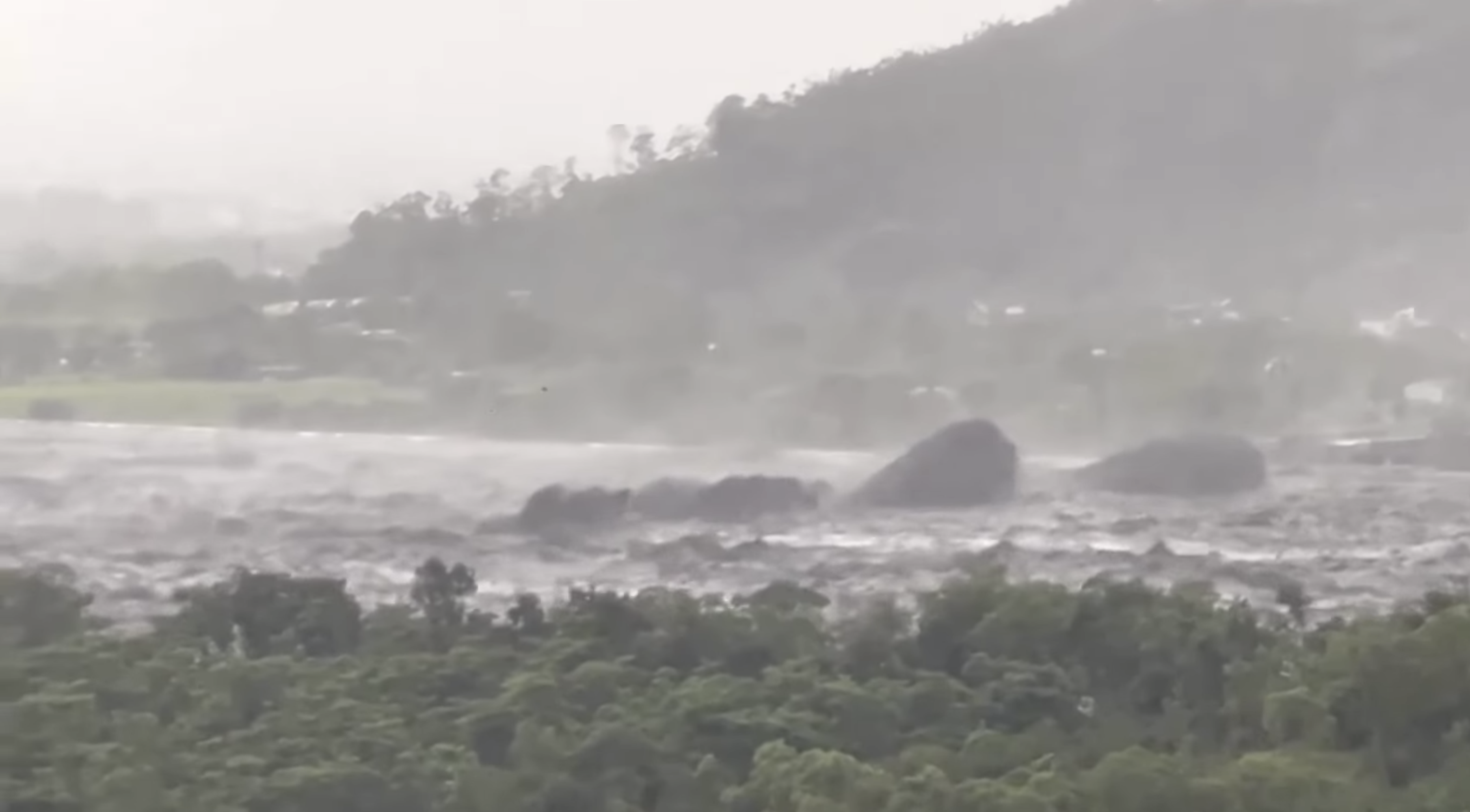 Taiwan getroffen door dodelijke overstromingen nadat 's werelds ...